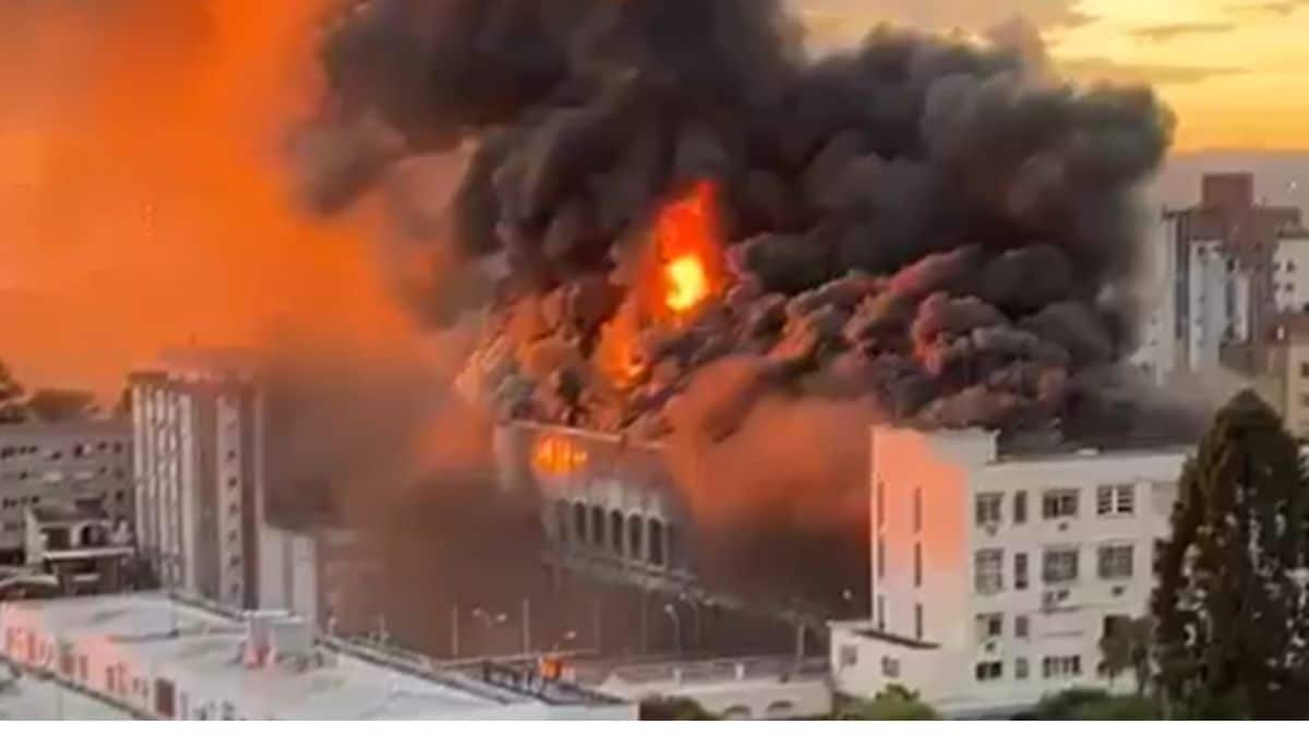 Incêndio de grandes proporções atinge colégio centenário em Santa Maria ...